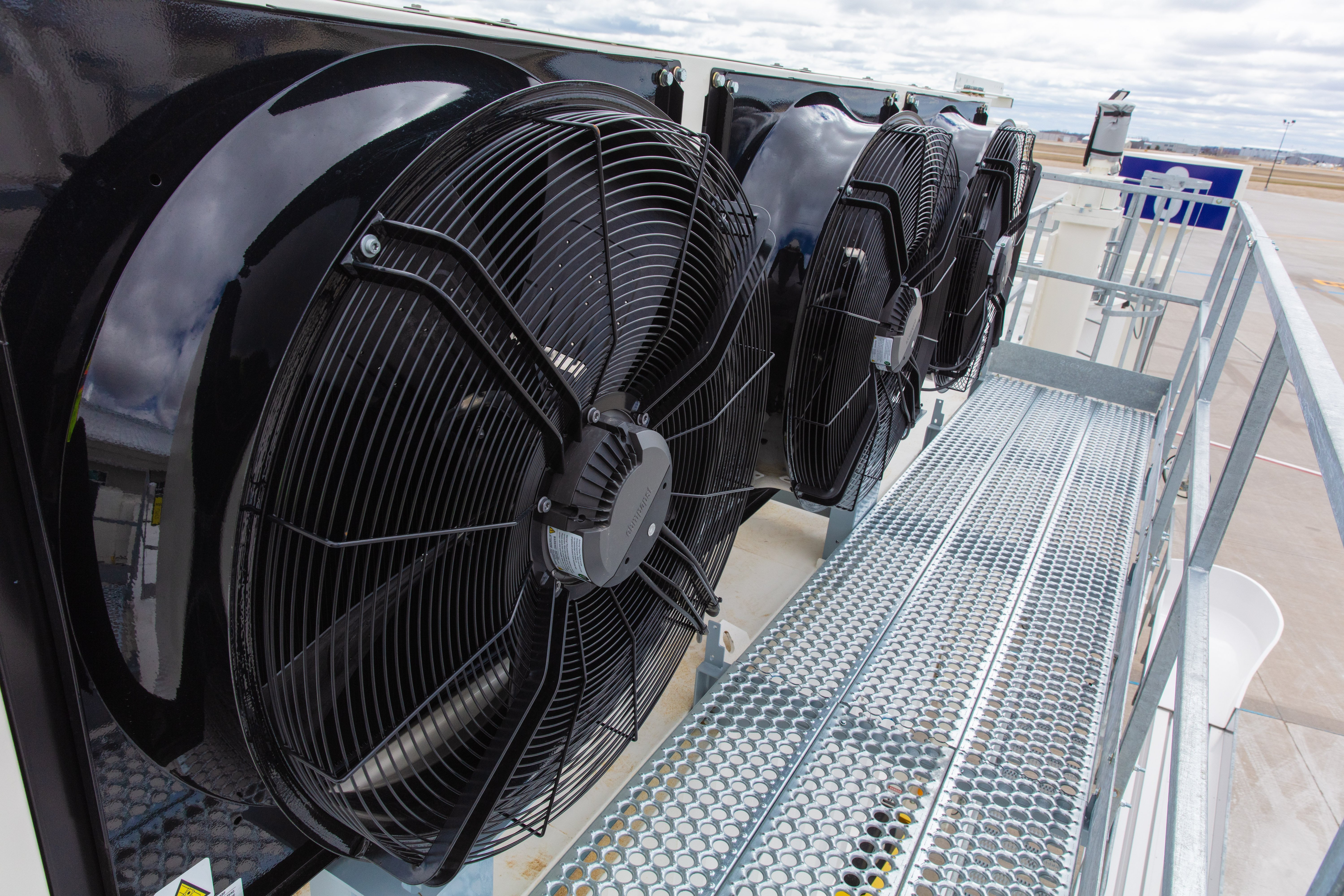 Conditioned Air Solutions for Aircraft Maintenance - Oshkosh AeroTech